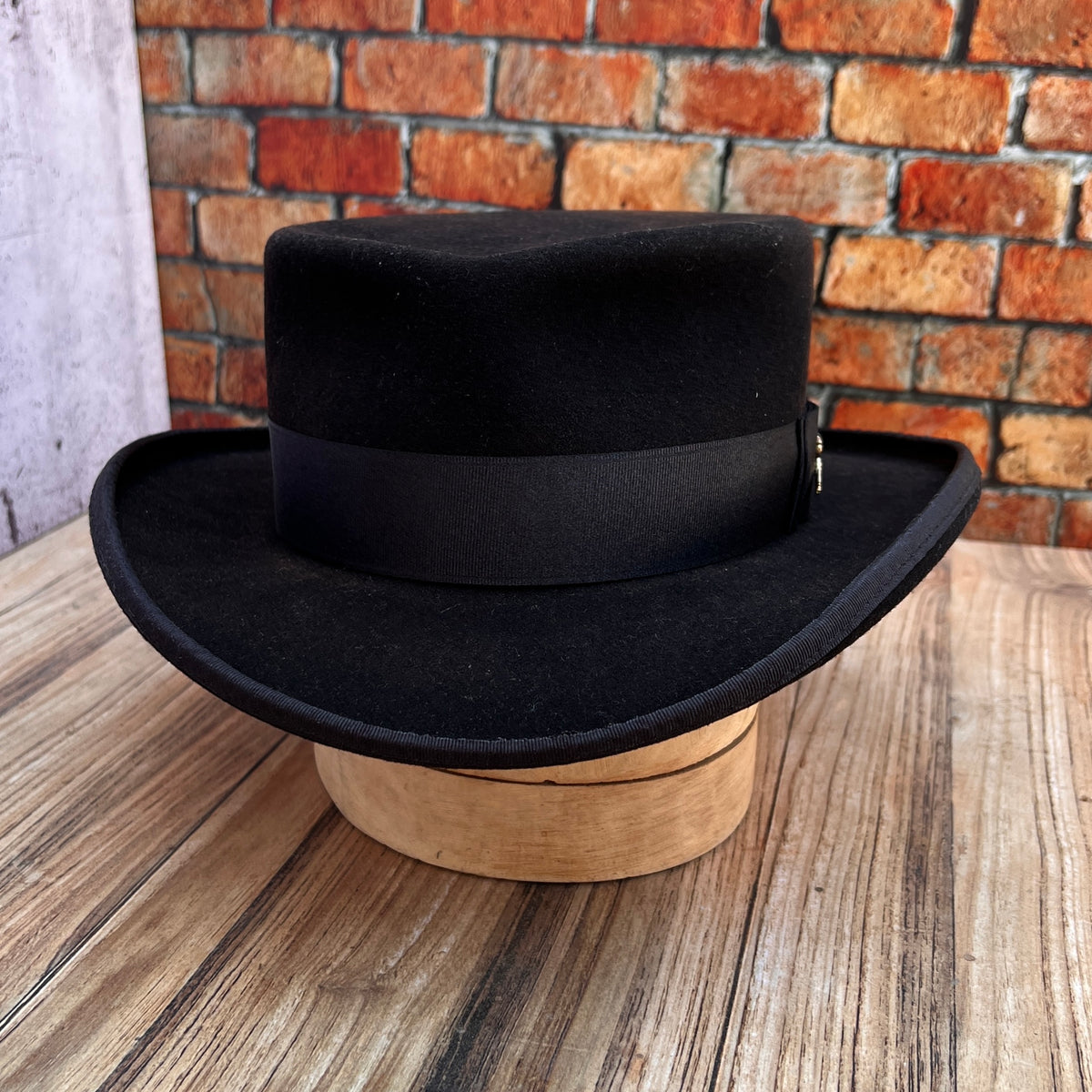 Dutch van der linde – Handsome Devil Co.